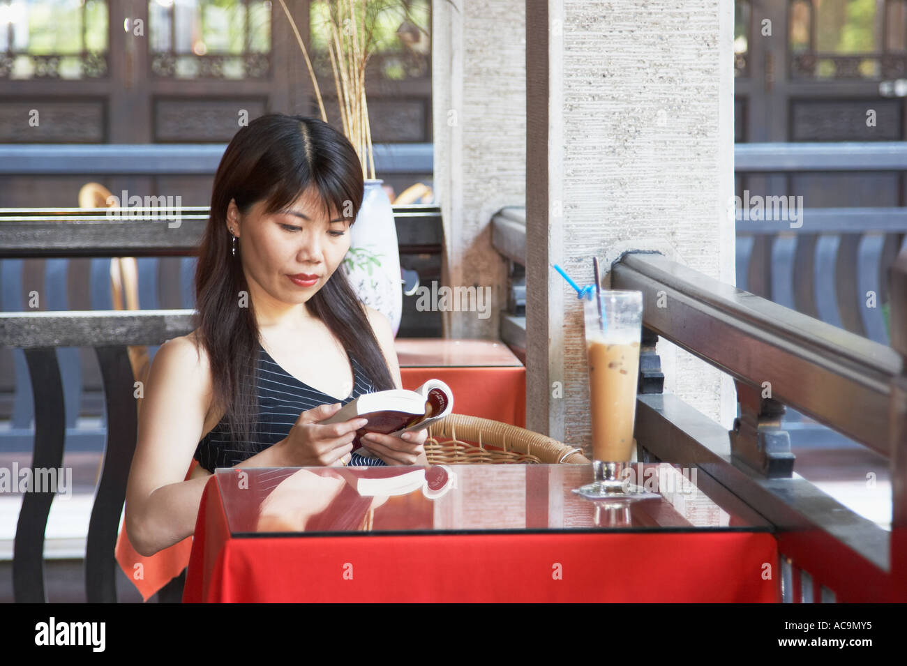 Chinese book page hi-res stock photography and images - Alamy