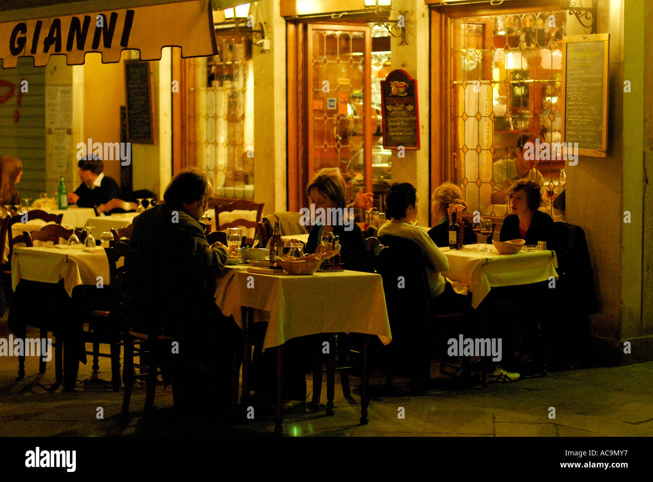 Cafe nighttime in Venice Italy Stock Photo - Alamy