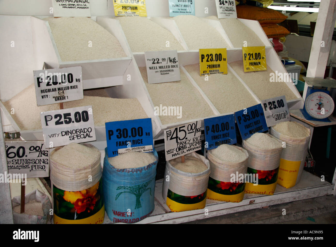 Philippines rice market hi-res stock photography and images - Alamy