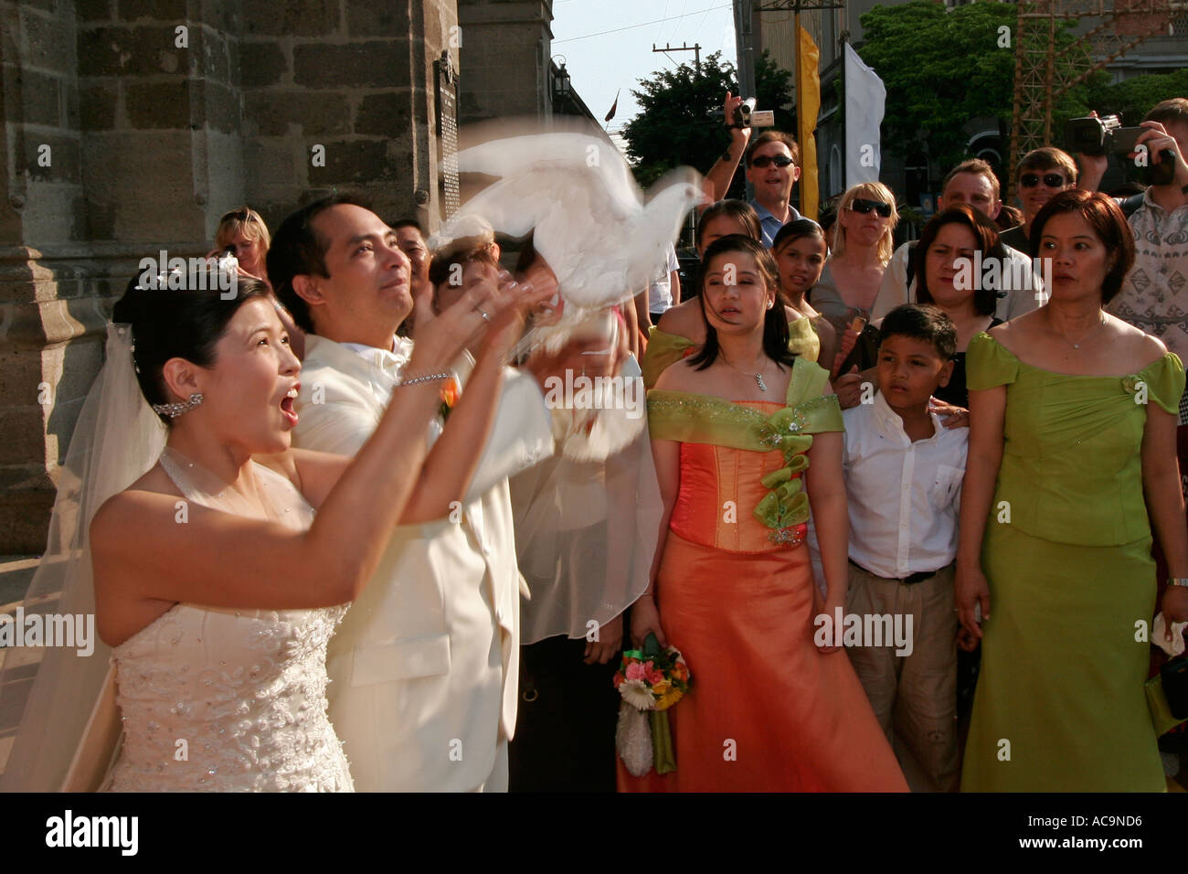 Wedding at Manila Cathedral Stock Photo - Alamy