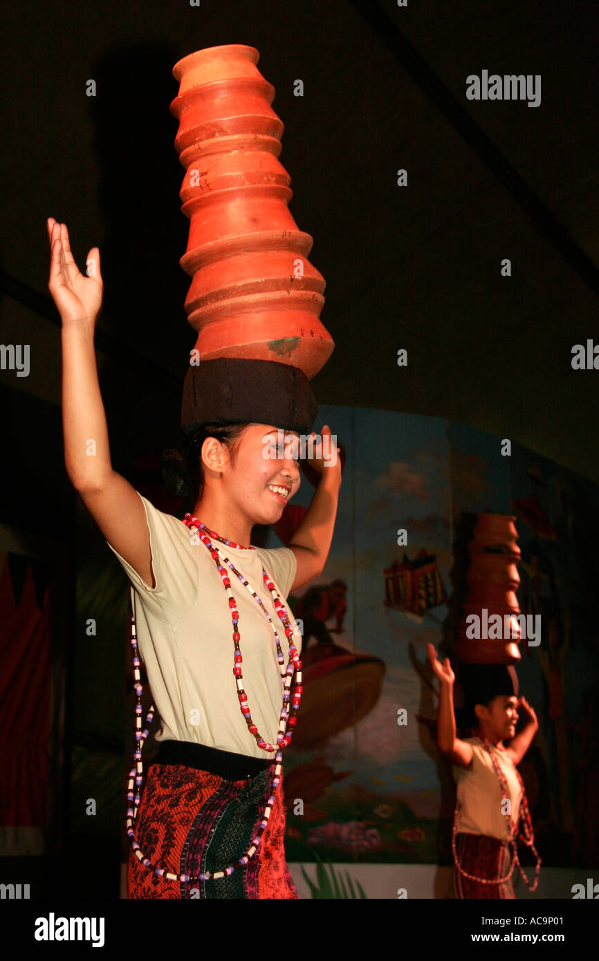 Traditional dancer manila philippines hi-res stock photography and ...