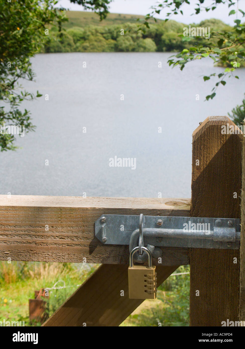 Countryside barred gate hi-res stock photography and images - Alamy