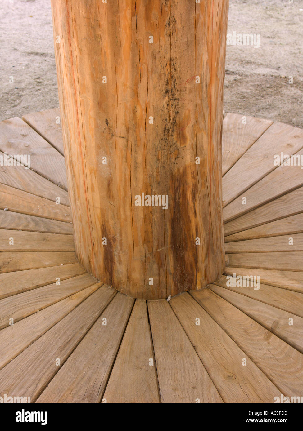 Wooden seat around post Stock Photo - Alamy