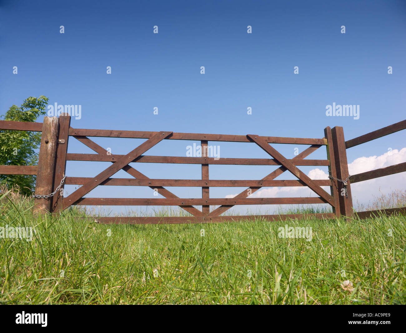 Farm gate with padlock Stock Photo - Alamy