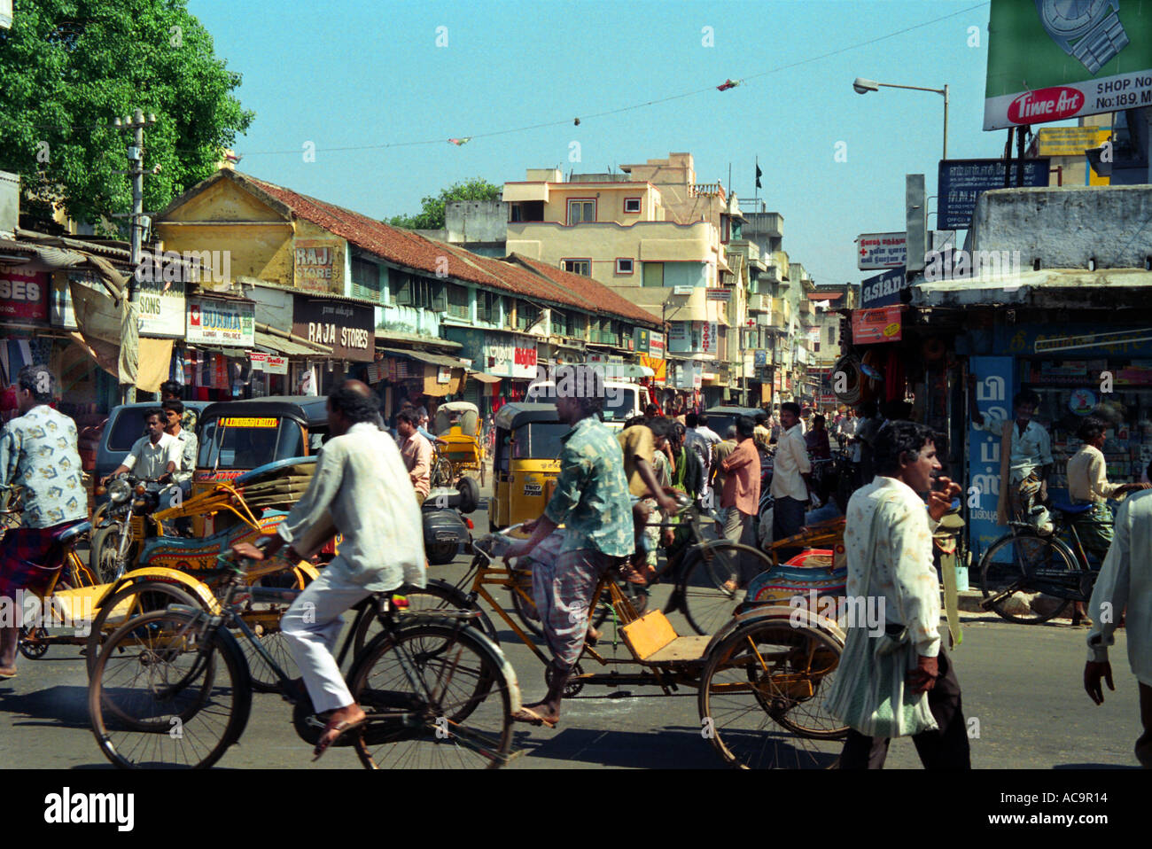 Indian street scene chennai tamil hi-res stock photography and images ...