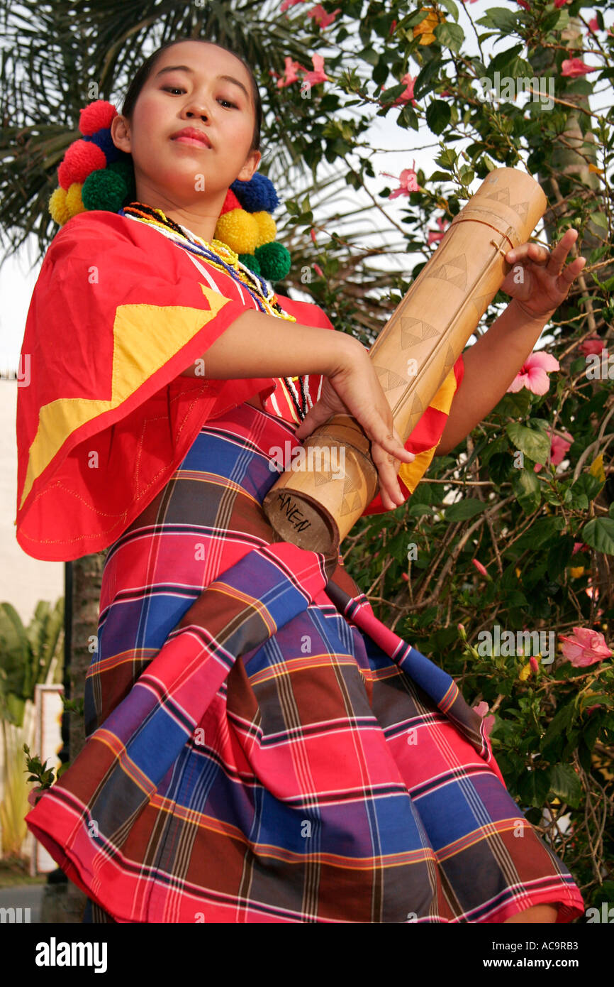 Traditional dancer from Southern Philippines Stock Photo - Alamy