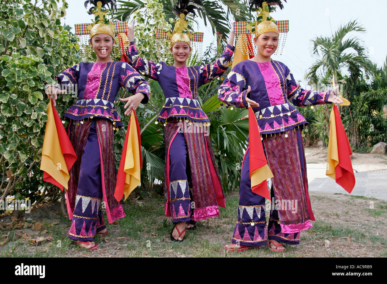 Philippines the mindanao traditional dance hi-res stock photography and ...