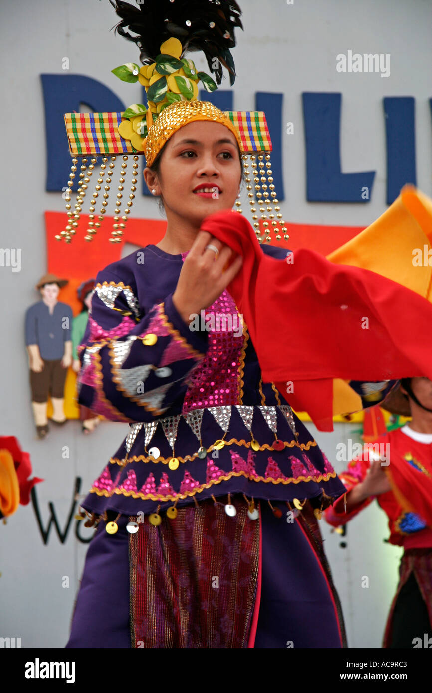 Traditional dancer from Southern Philippines Stock Photo - Alamy