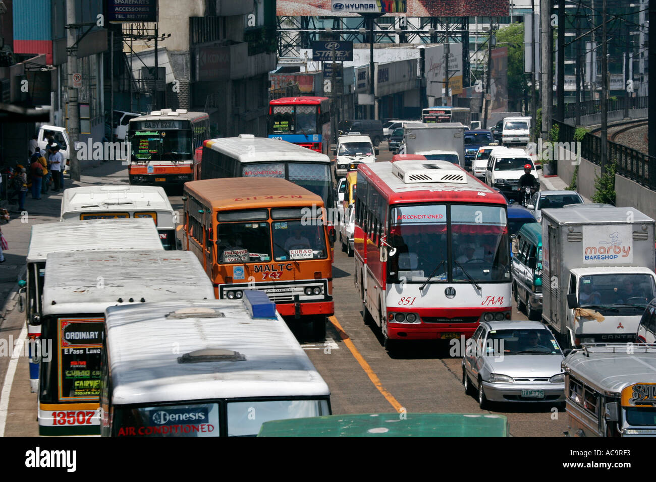 Heavy traffic on EDSA the ring road around Manila Stock Photo - Alamy
