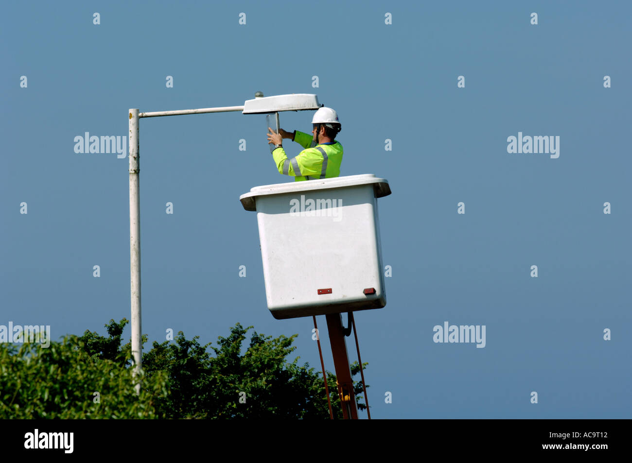 Street light uk fix hi-res stock photography and images - Alamy
