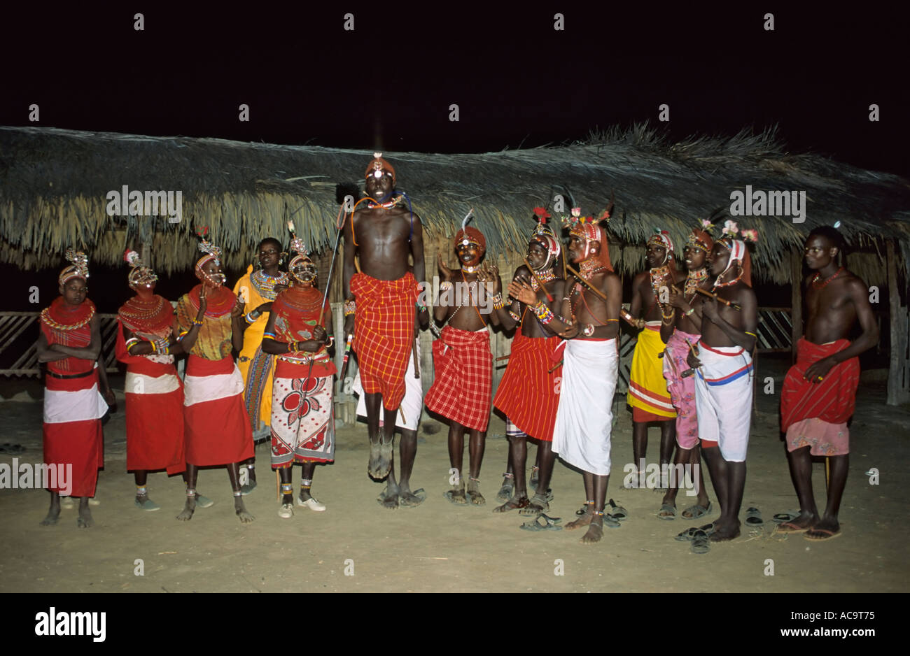 Kenyan women dancing hi-res stock photography and images - Alamy