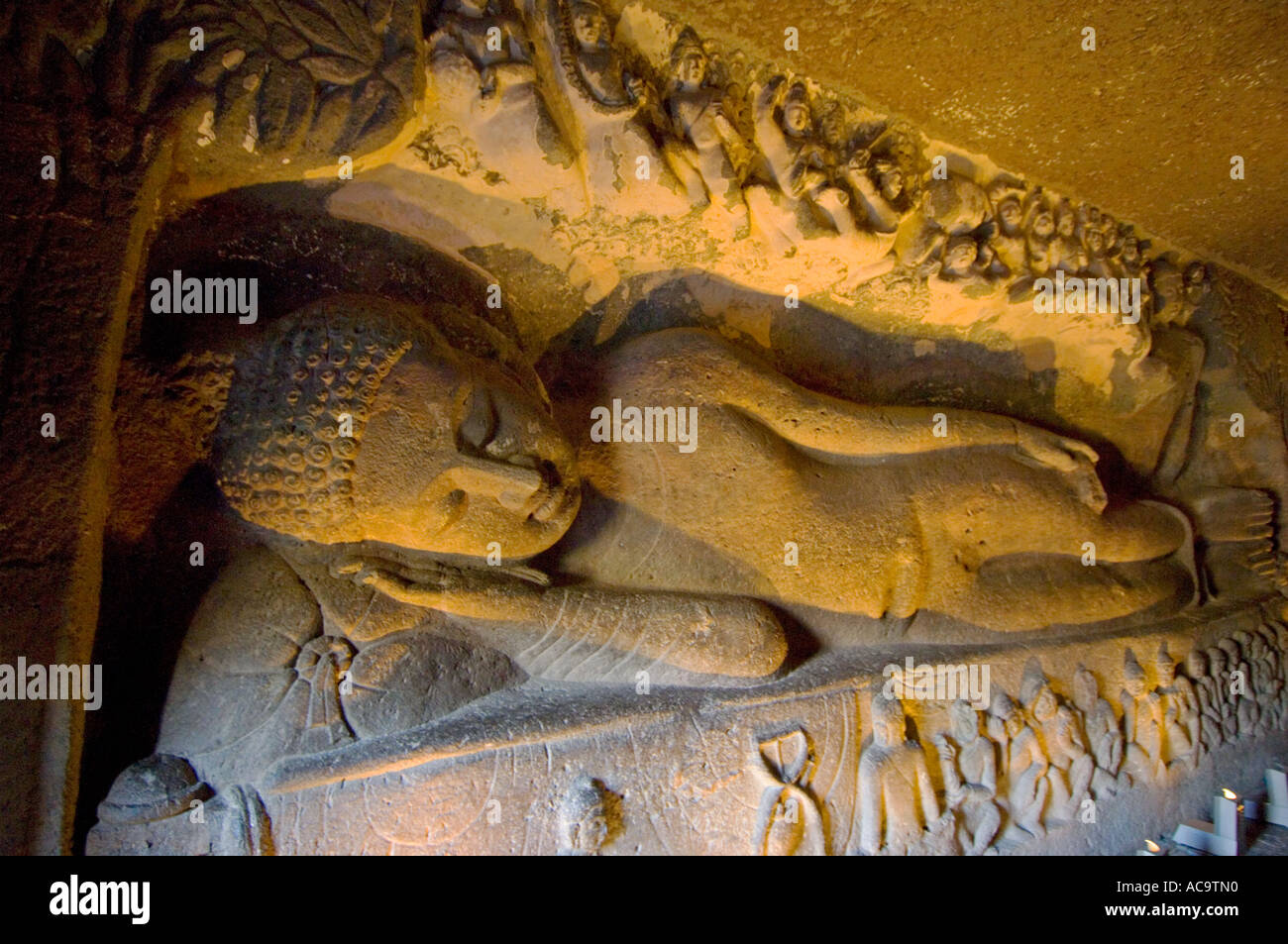 Parinirvana of buddha hi-res stock photography and images - Alamy