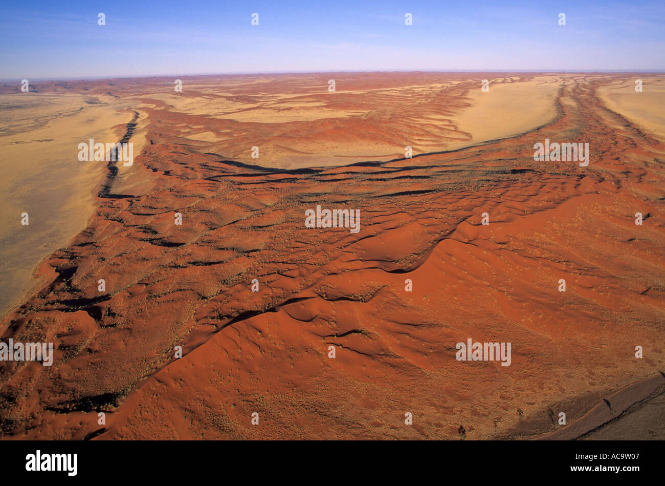 Linear dune hi-res stock photography and images - Alamy