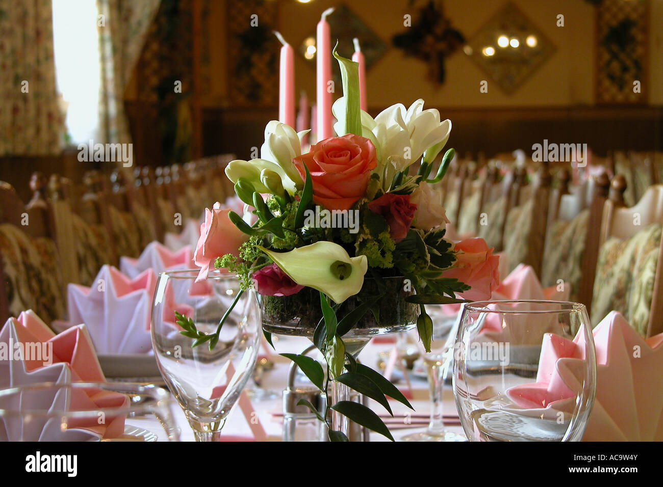 Well laid table hi-res stock photography and images - Alamy