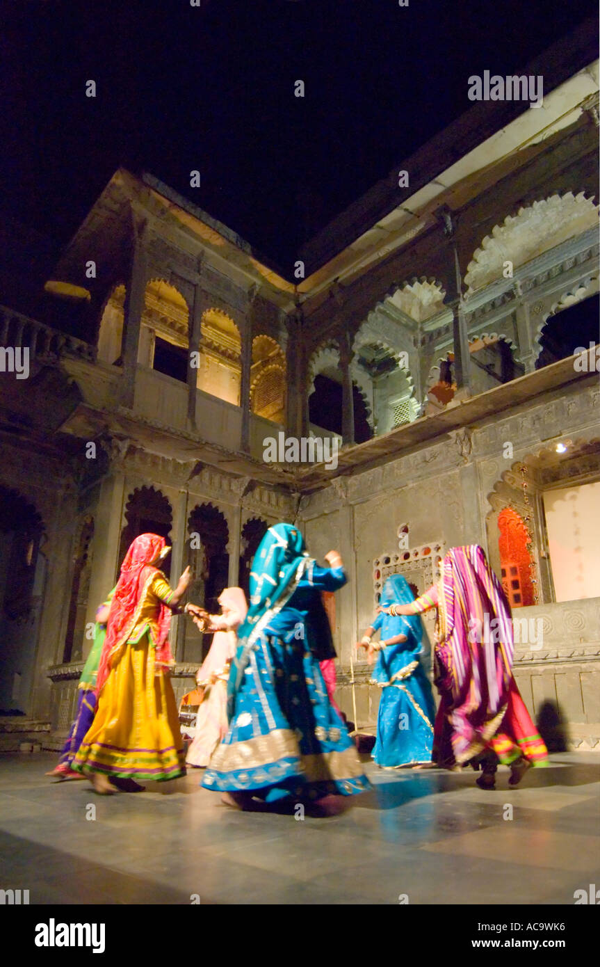 Ghoomar dance hi-res stock photography and images - Alamy