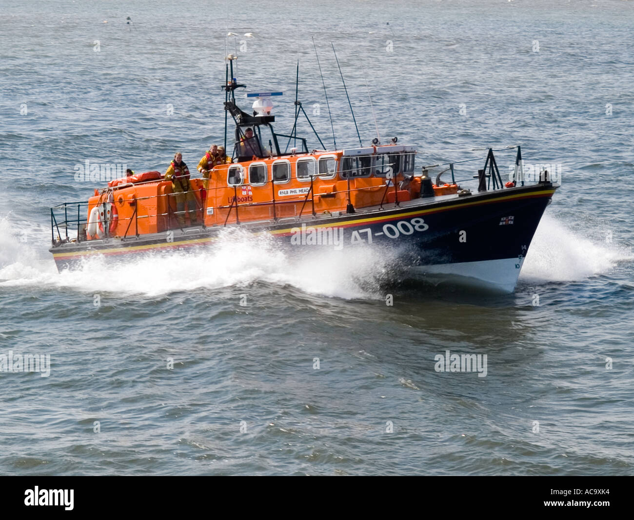 Rnli tyne class lifeboat hi-res stock photography and images - Alamy