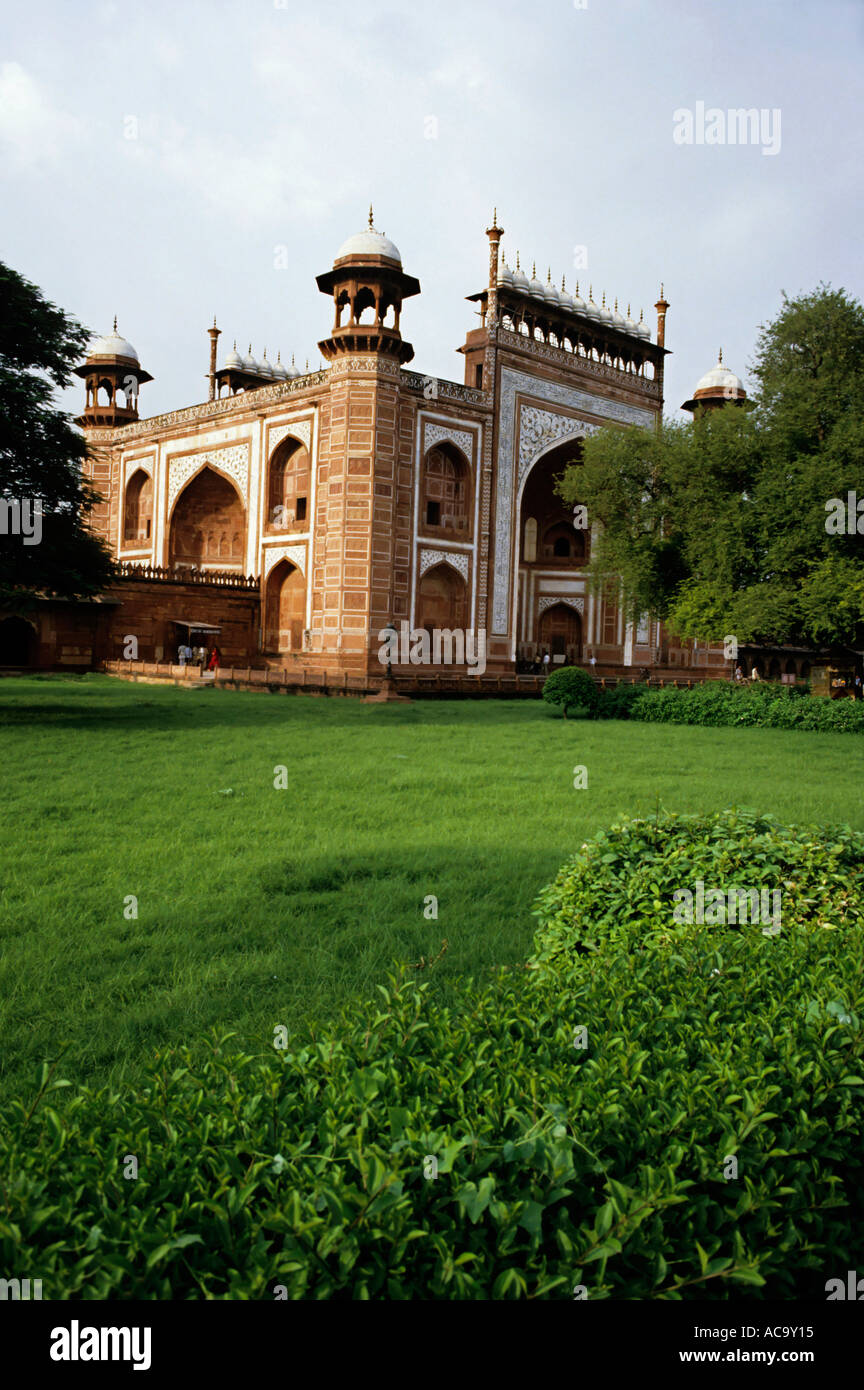 Taj mahal gate hi-res stock photography and images - Alamy