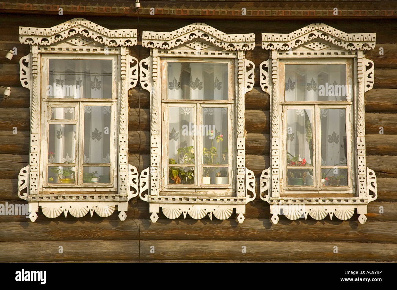 Decorated window of a Russian wooden house, village Lomovka, russia ...