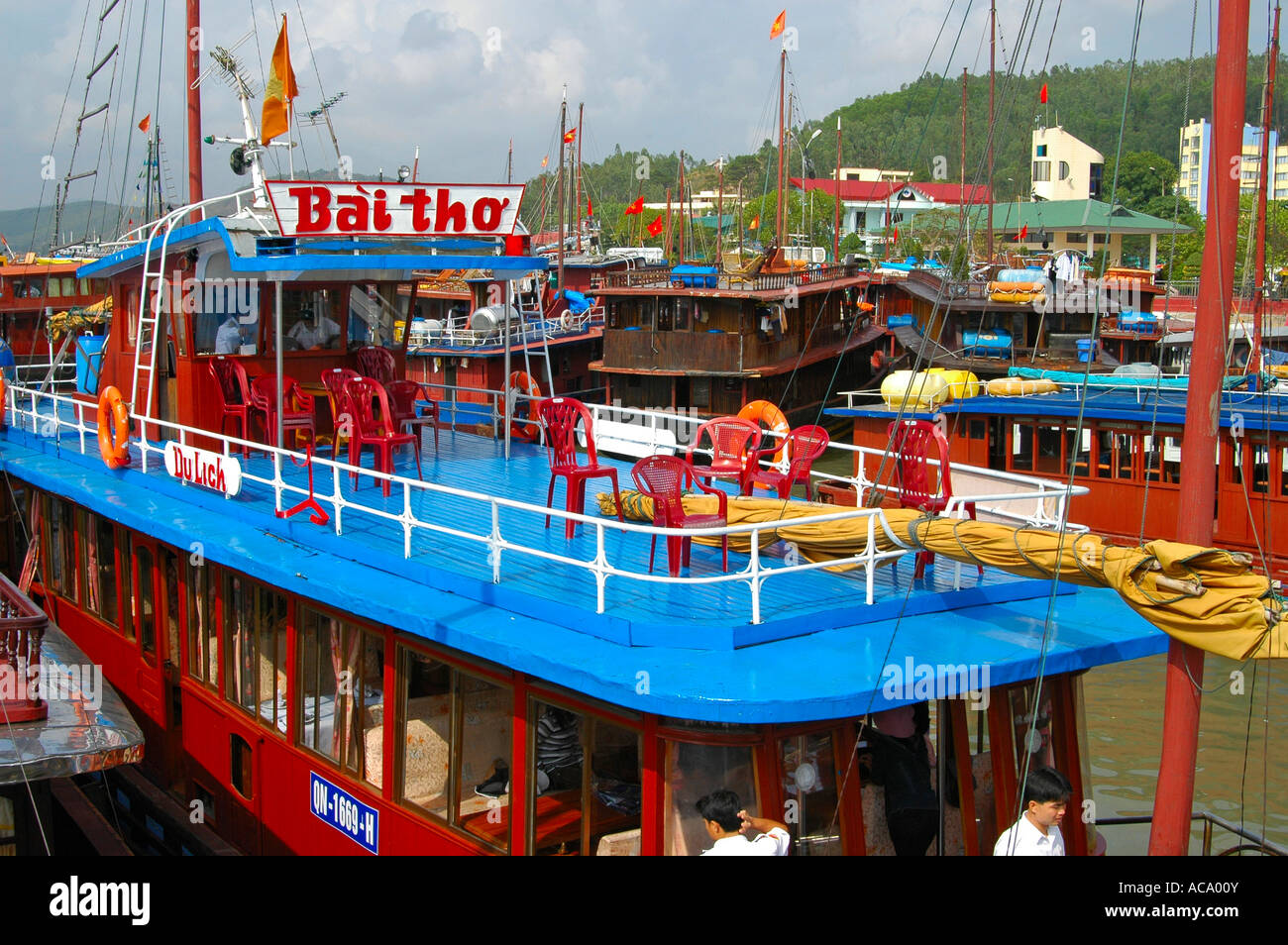 Traditionelle dschunken hi-res stock photography and images - Alamy