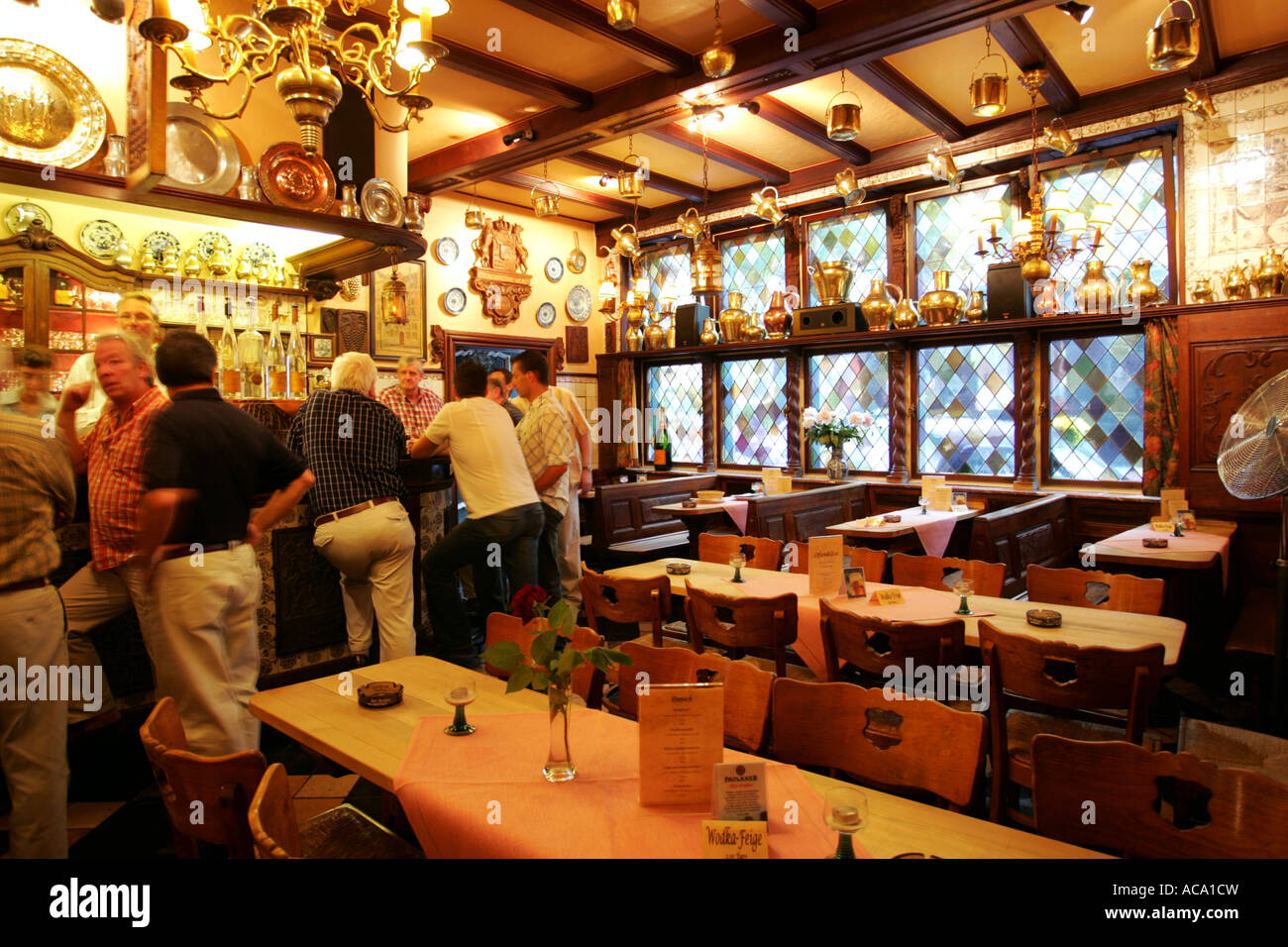 Traditionelle einrichtung hi-res stock photography and images - Alamy