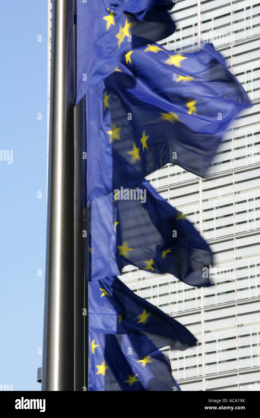 Flagge am fahnenmast hi-res stock photography and images - Alamy
