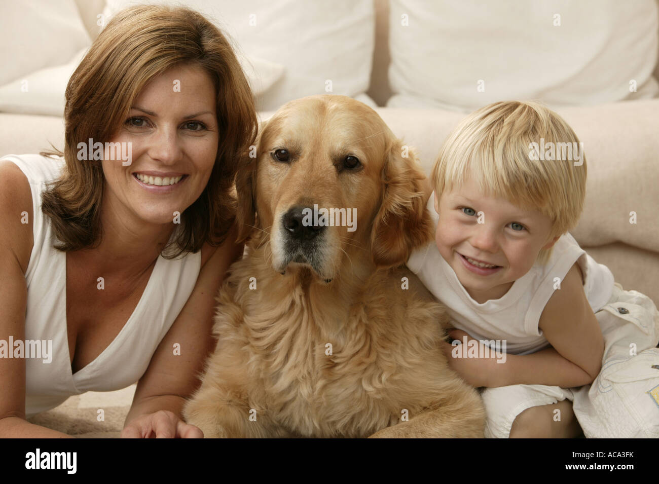 Family dog hi-res stock photography and images - Alamy