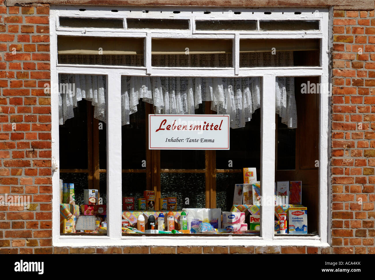 Small retail shop (Mom-and-Pop grocery store Stock Photo - Alamy