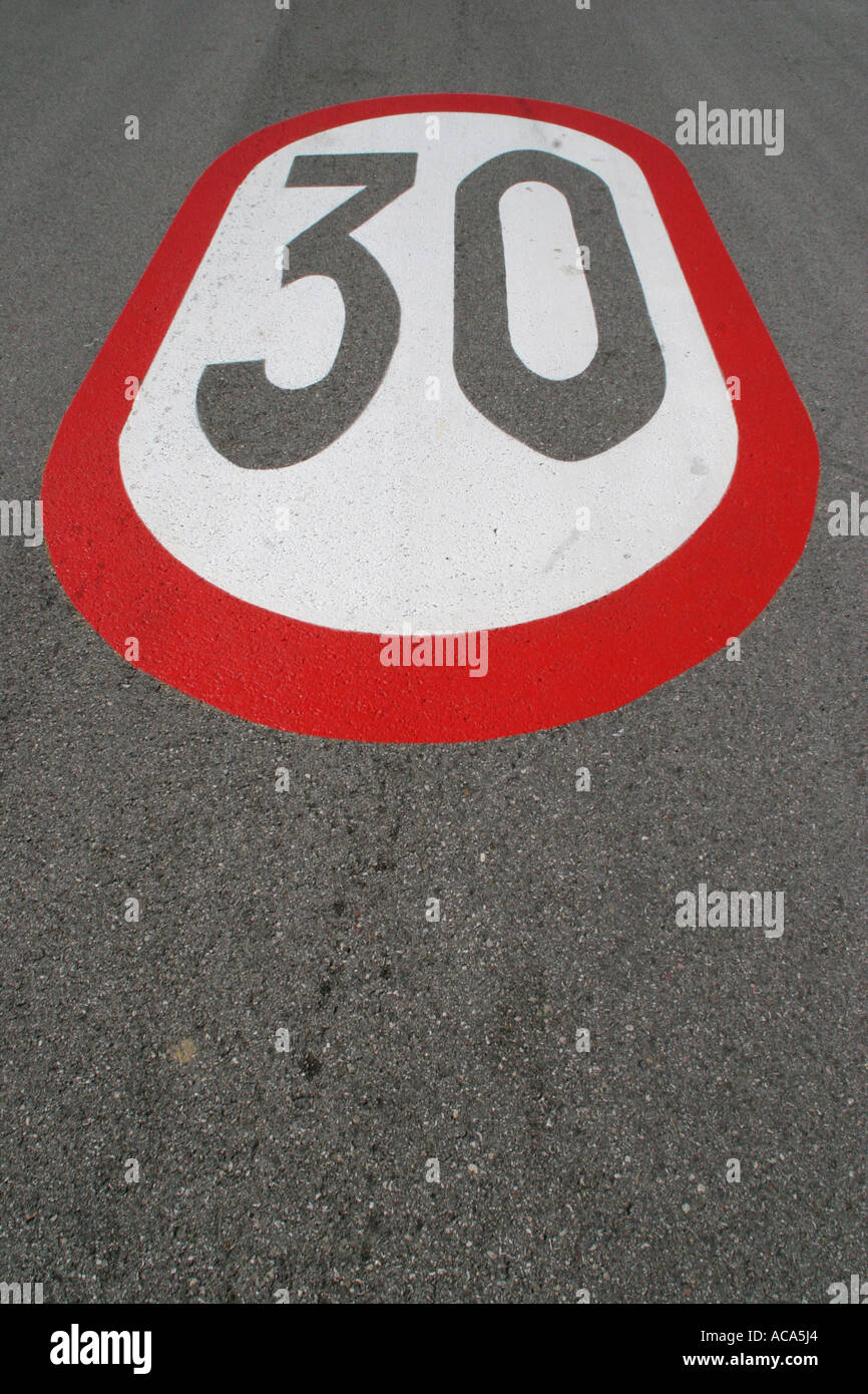 30 speed limit highway code signs hi-res stock photography and images ...