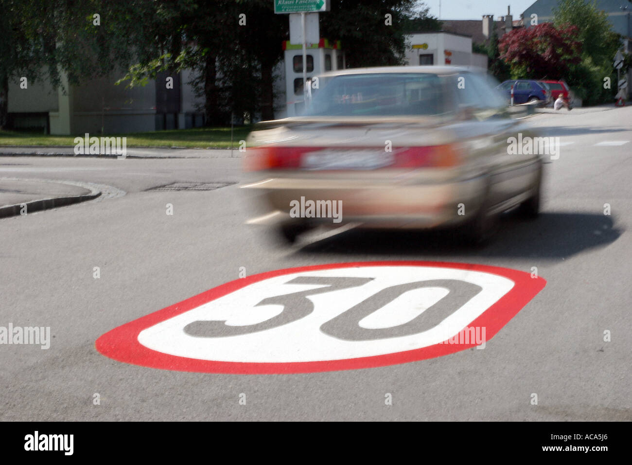30 speed limit highway code signs hi-res stock photography and images ...