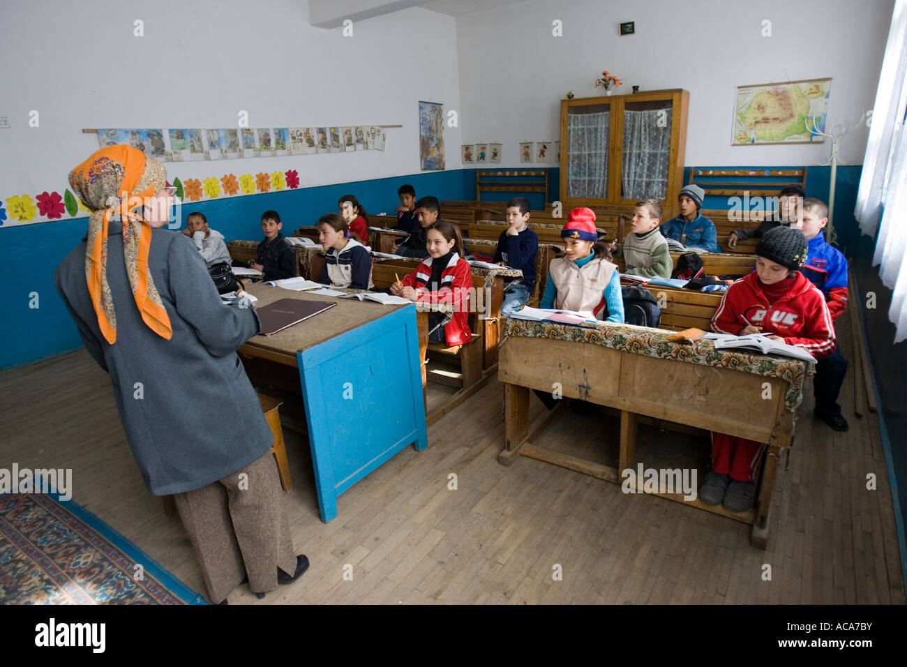A class with Roma children in Gulia, Romania Stock Photo - Alamy