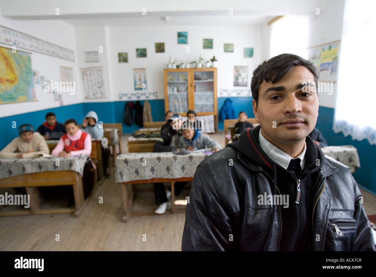 A class with Roma children in Gulia, Romania Stock Photo - Alamy