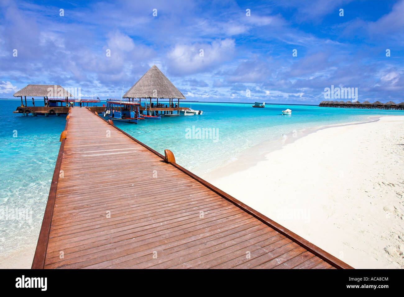 Jetty on Vilureef Resort, Maledives Stock Photo - Alamy