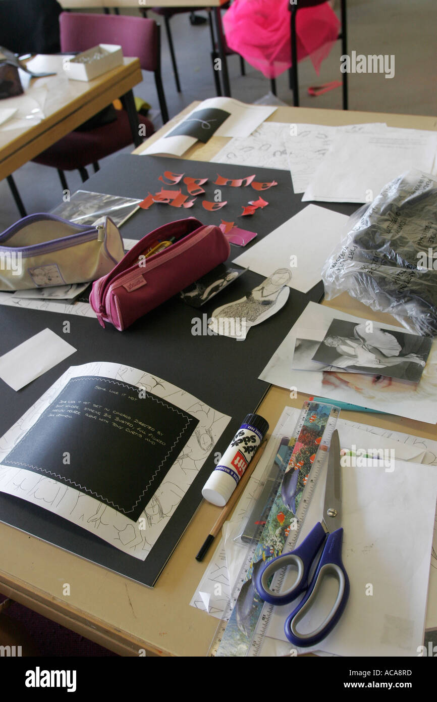 Student art class 6th form hi-res stock photography and images - Alamy