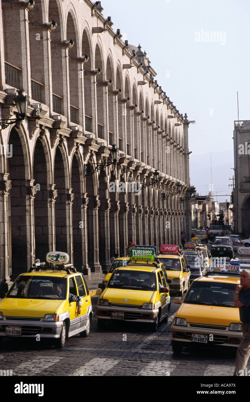 Busy streets peru hi-res stock photography and images - Alamy