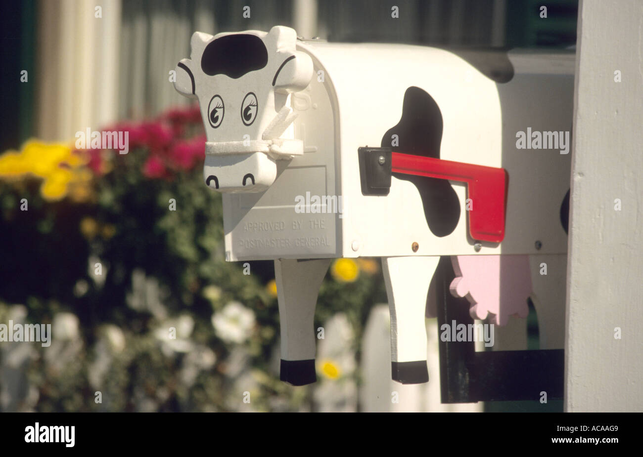 Cow mailbox hi-res stock photography and images - Alamy