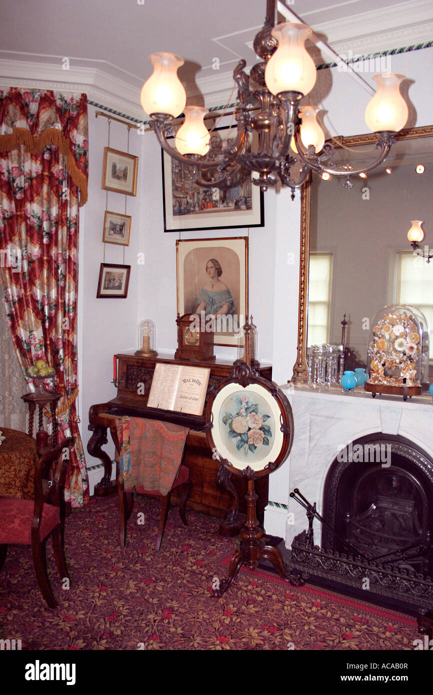 Period fireplace hi-res stock photography and images - Alamy