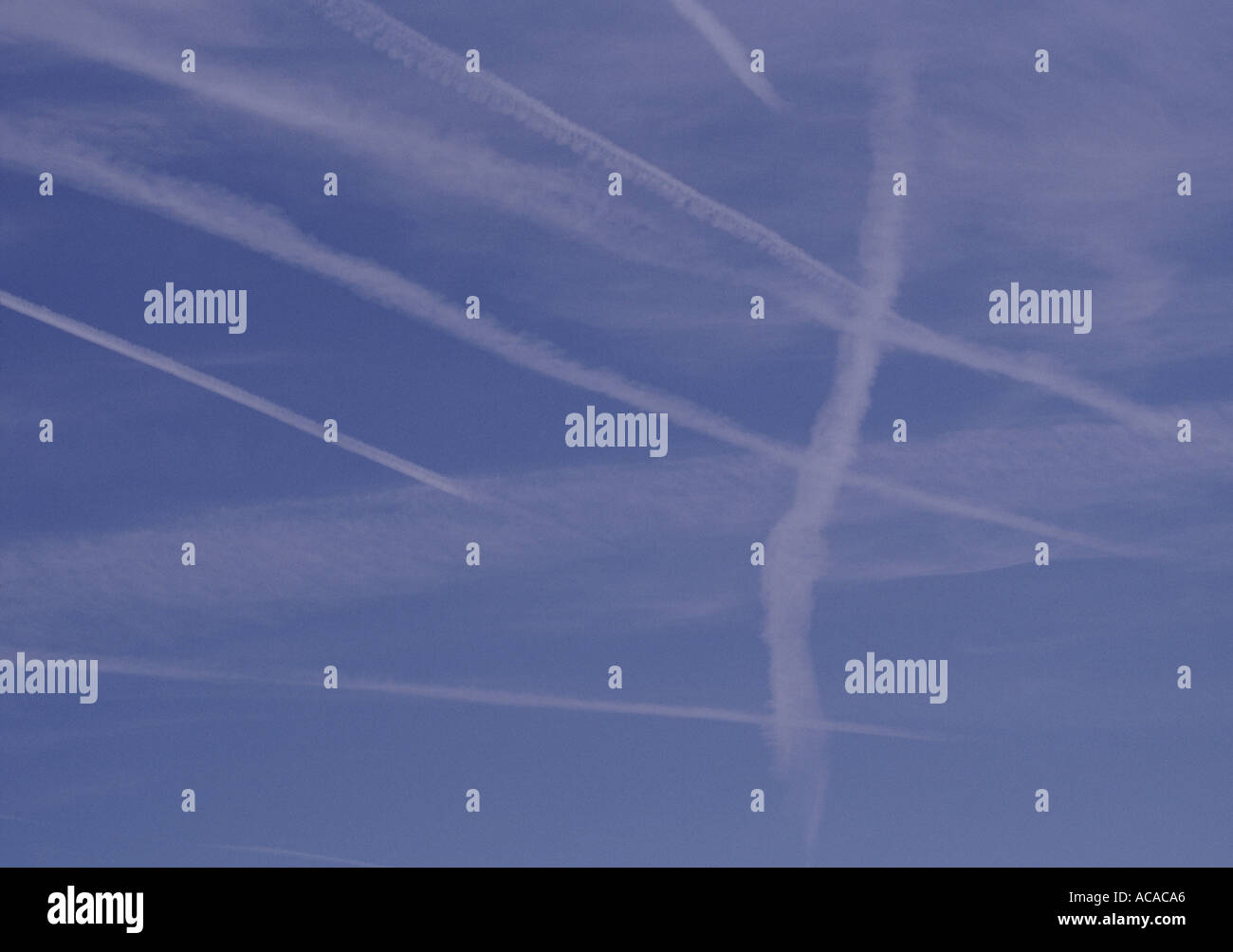 Jet and contrail hi-res stock photography and images - Alamy