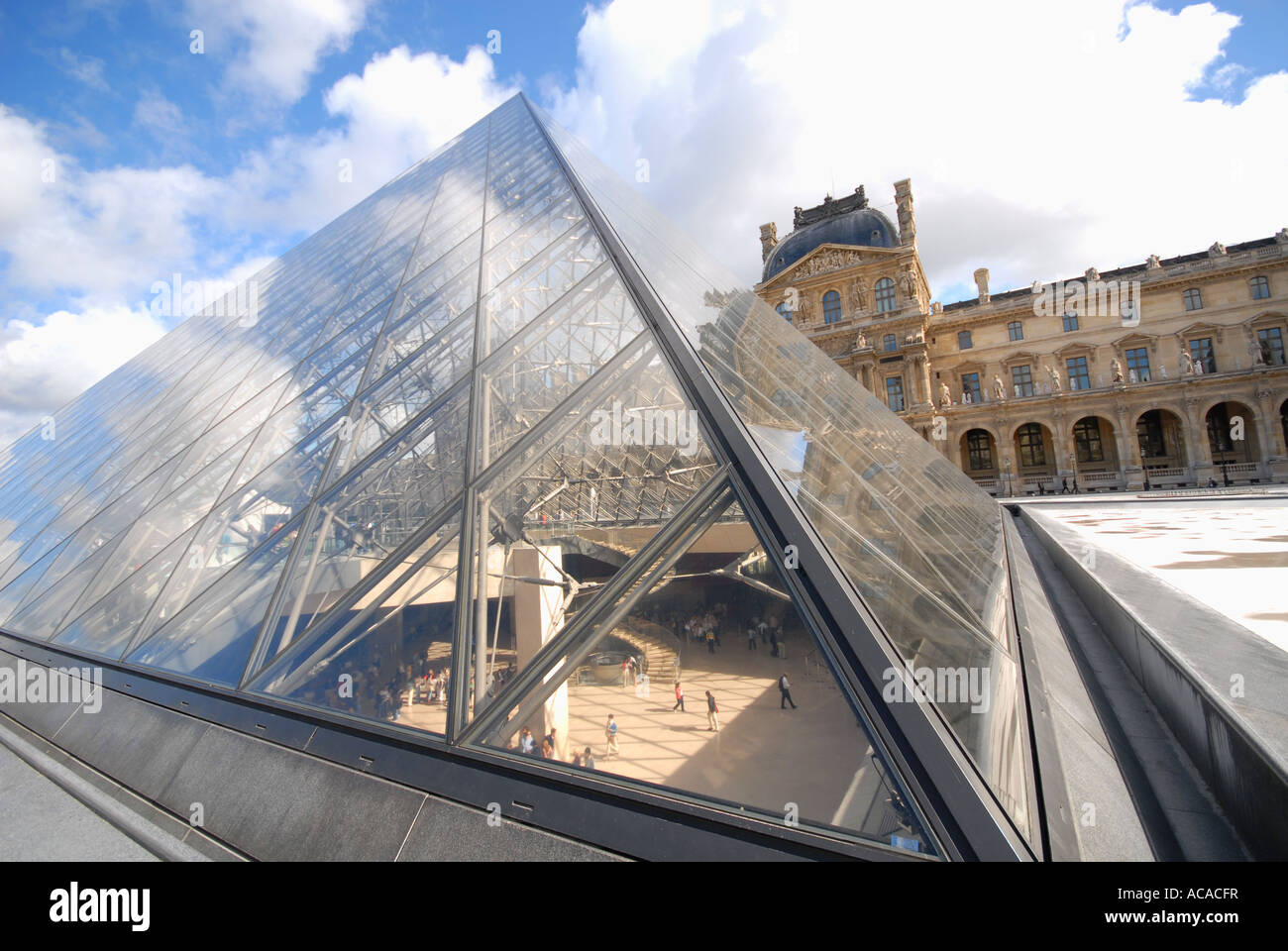 PARIS, FRANCE. The glass pyramid at the Louvre. 2007 Stock Photo - Alamy