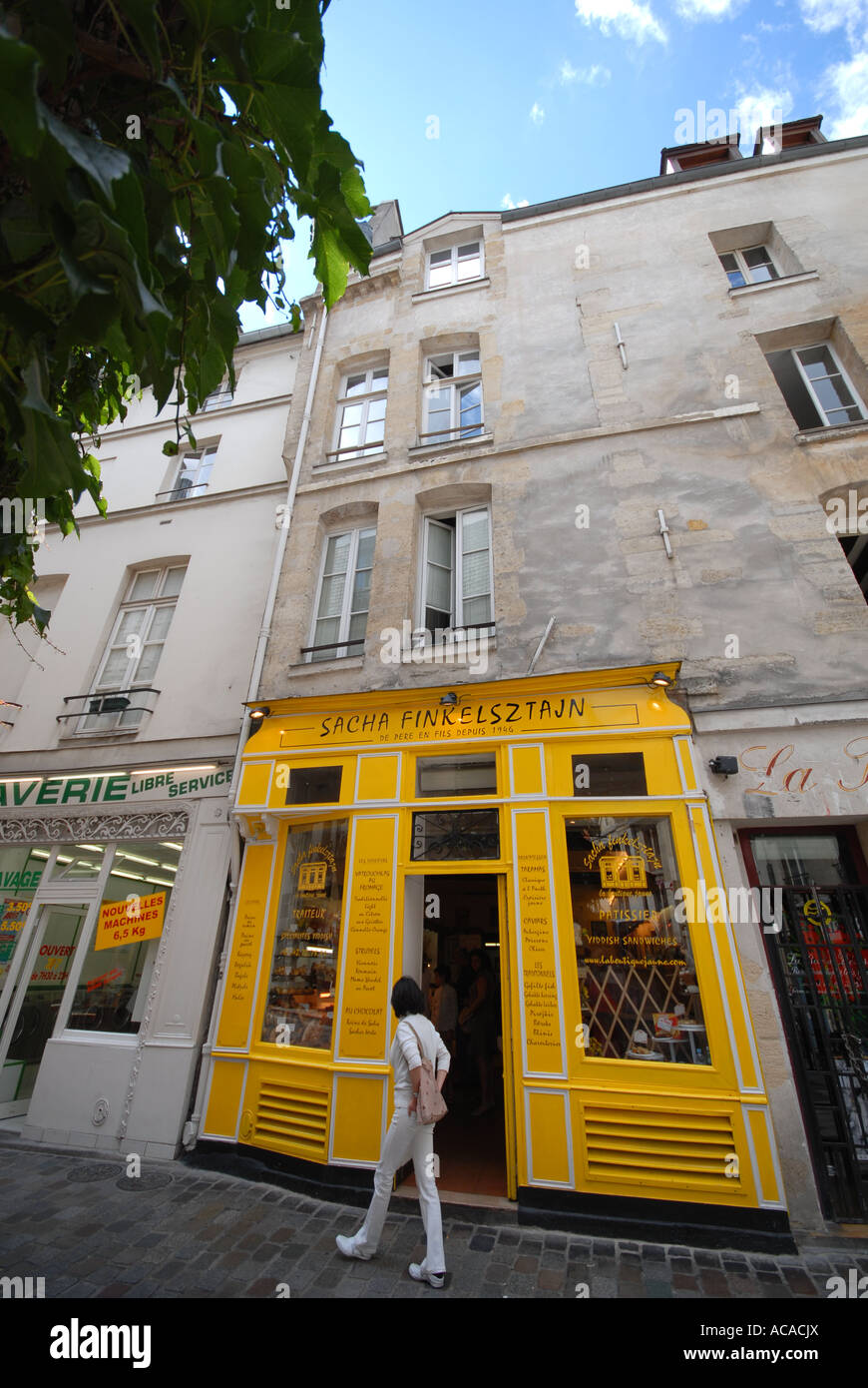 PARIS Jewish food store in the Marais district Stock Photo - Alamy