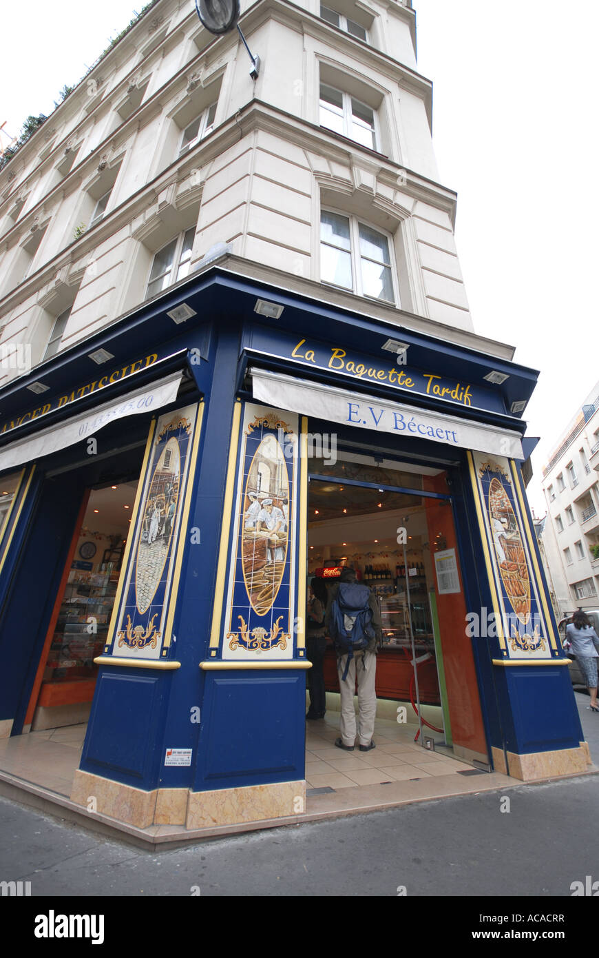 Bread bakery paris hi-res stock photography and images - Alamy