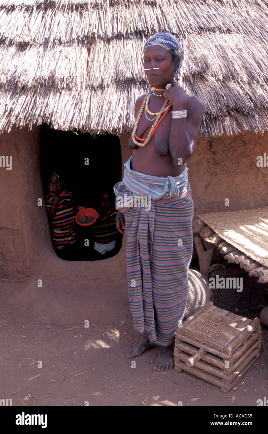 Woman and children poor life standards in Senegal Africa Stock Photo ...