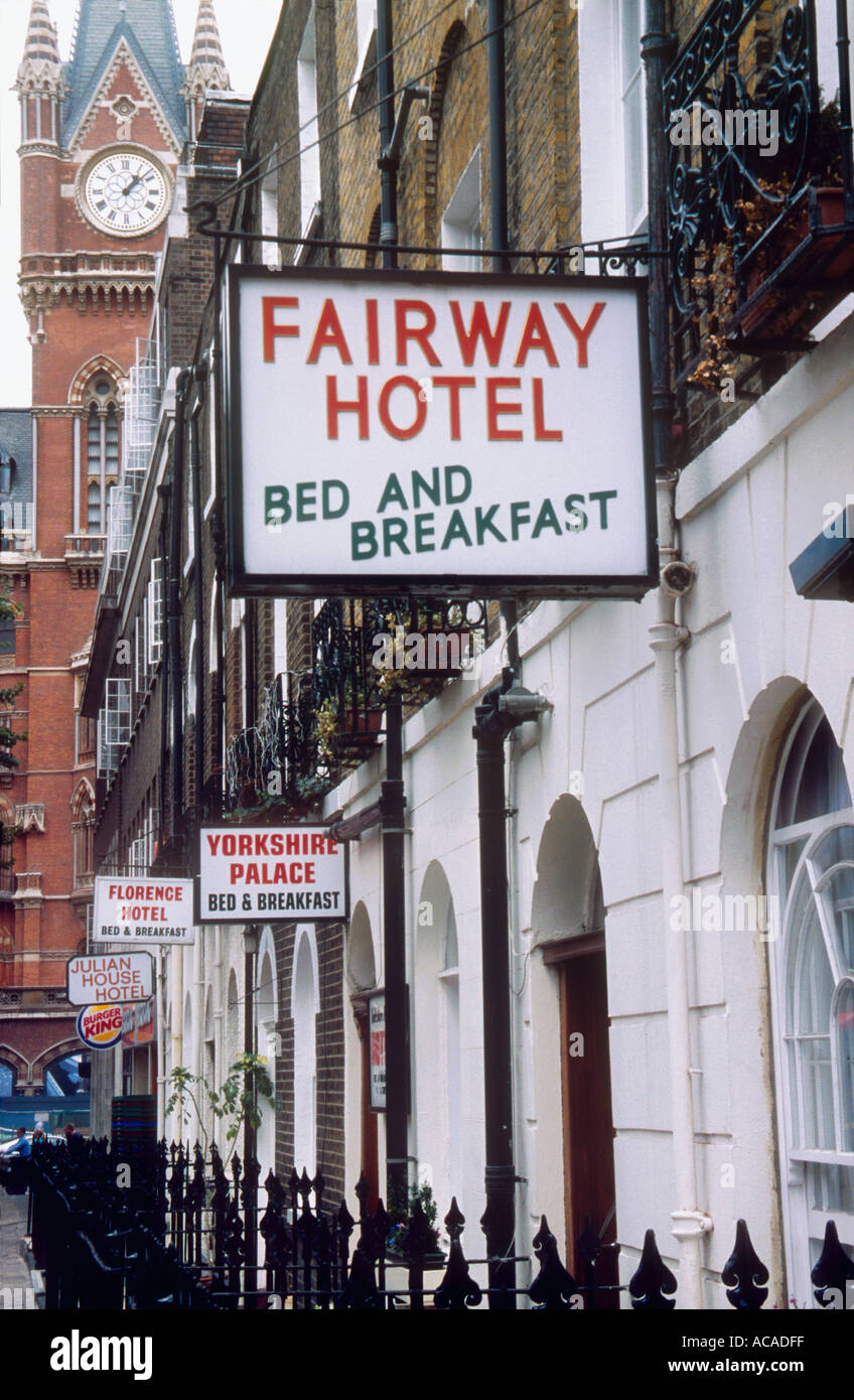 Kings cross station signs hi-res stock photography and images - Alamy