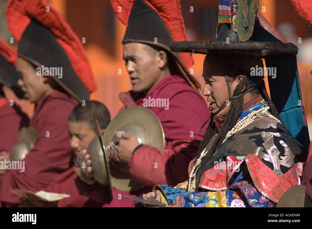 People chanting hi-res stock photography and images - Alamy