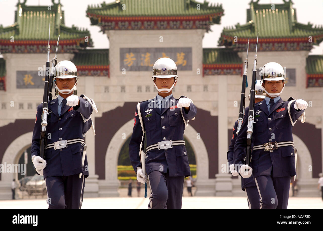 Changing the Guard at the Martyrs Shrine in Taipei Taiwan Stock Photo - Alamy