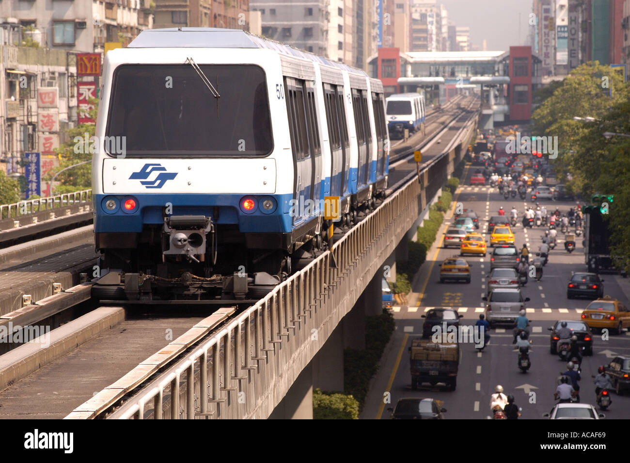 Taipei mass rapid transit hi-res stock photography and images - Alamy