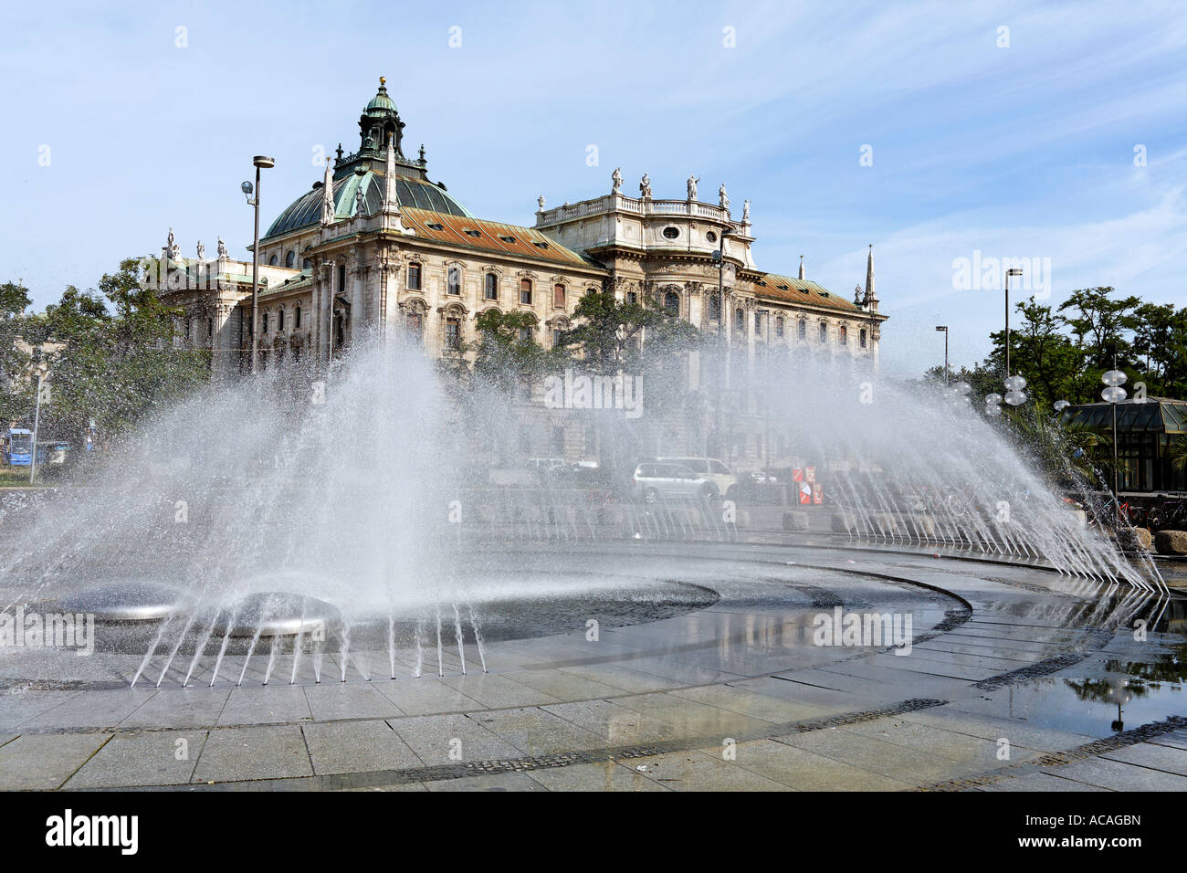 Fontain at Karlplatz/Stachus with Palace of Justice, Munich, Upper ...