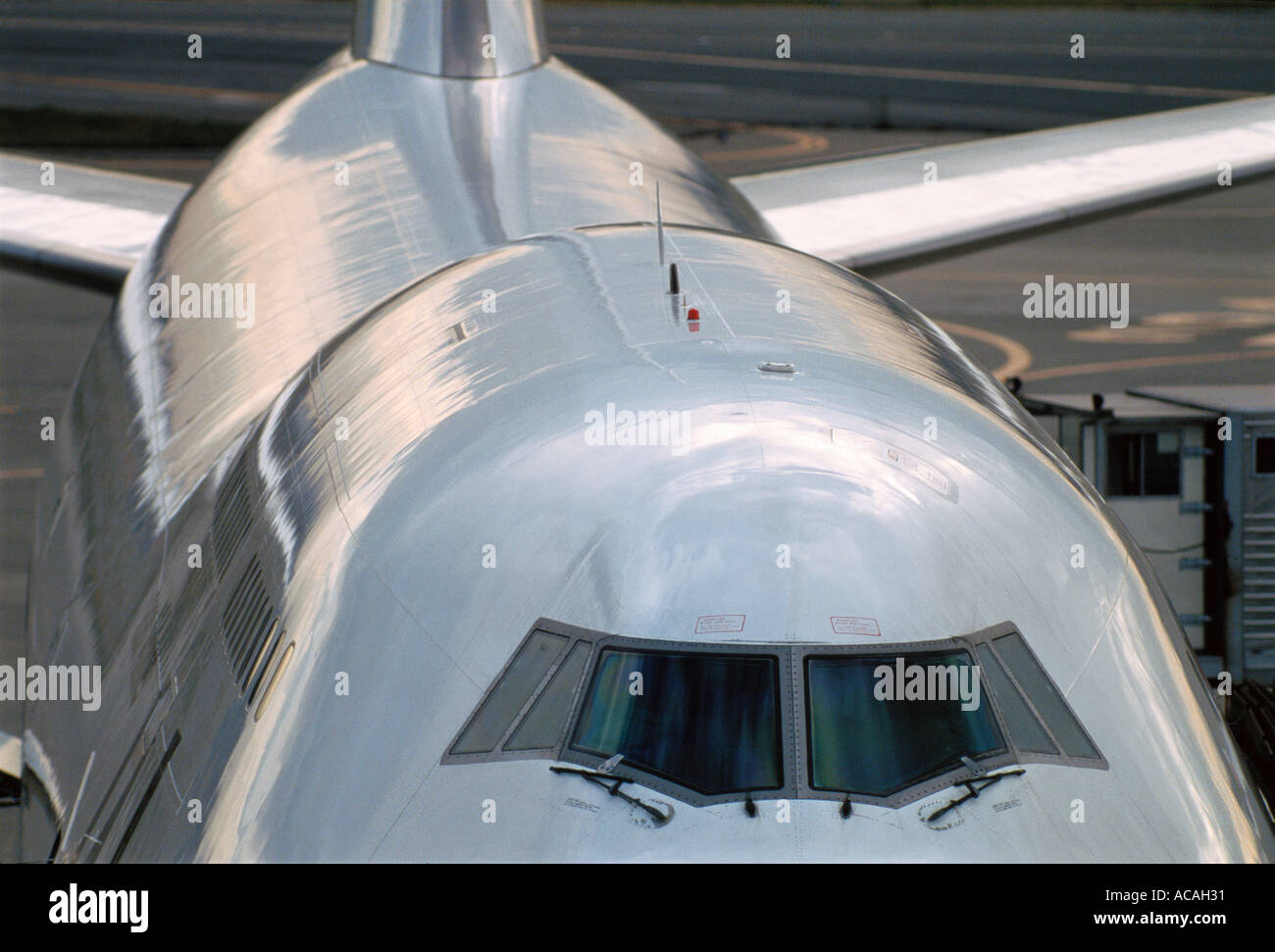 Boeing 747 jumbo jet parked at gate cockpit windows Stock Photo - Alamy