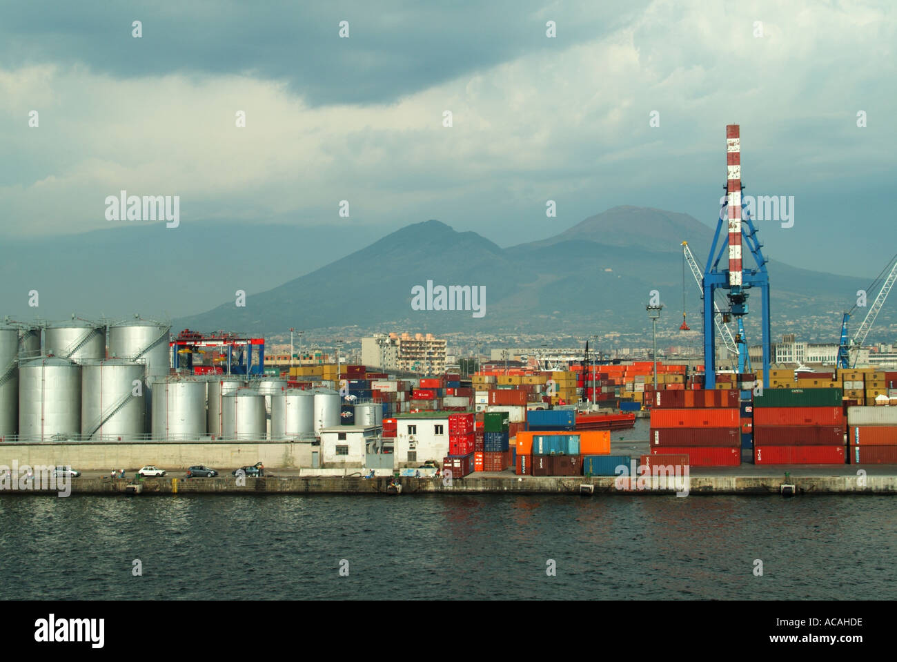 Containerised storage hi-res stock photography and images - Alamy