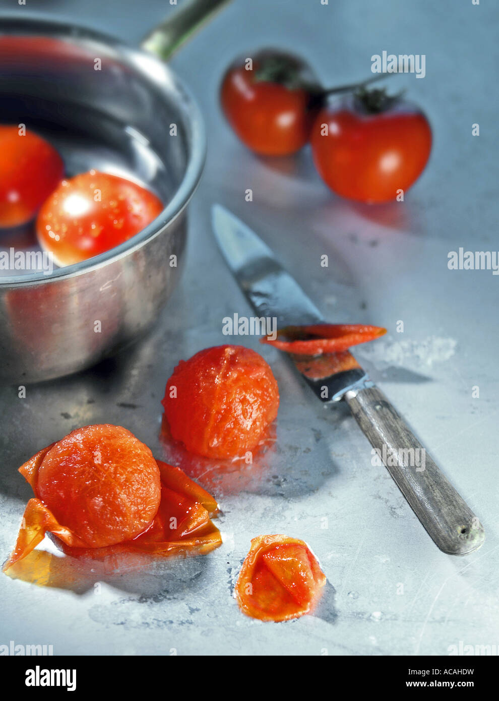 Skinning tomatoes hi-res stock photography and images - Alamy