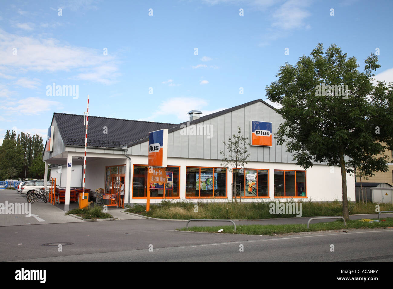 Trade plus hi-res stock photography and images - Alamy